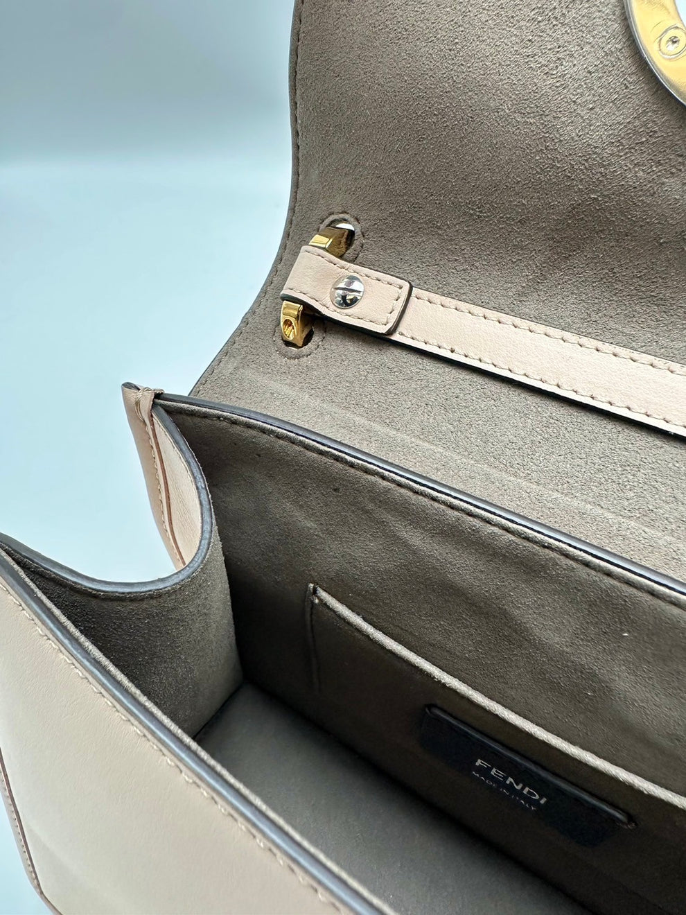 FENDI Kanif 斜背包 - 裸膚 – REALYOU